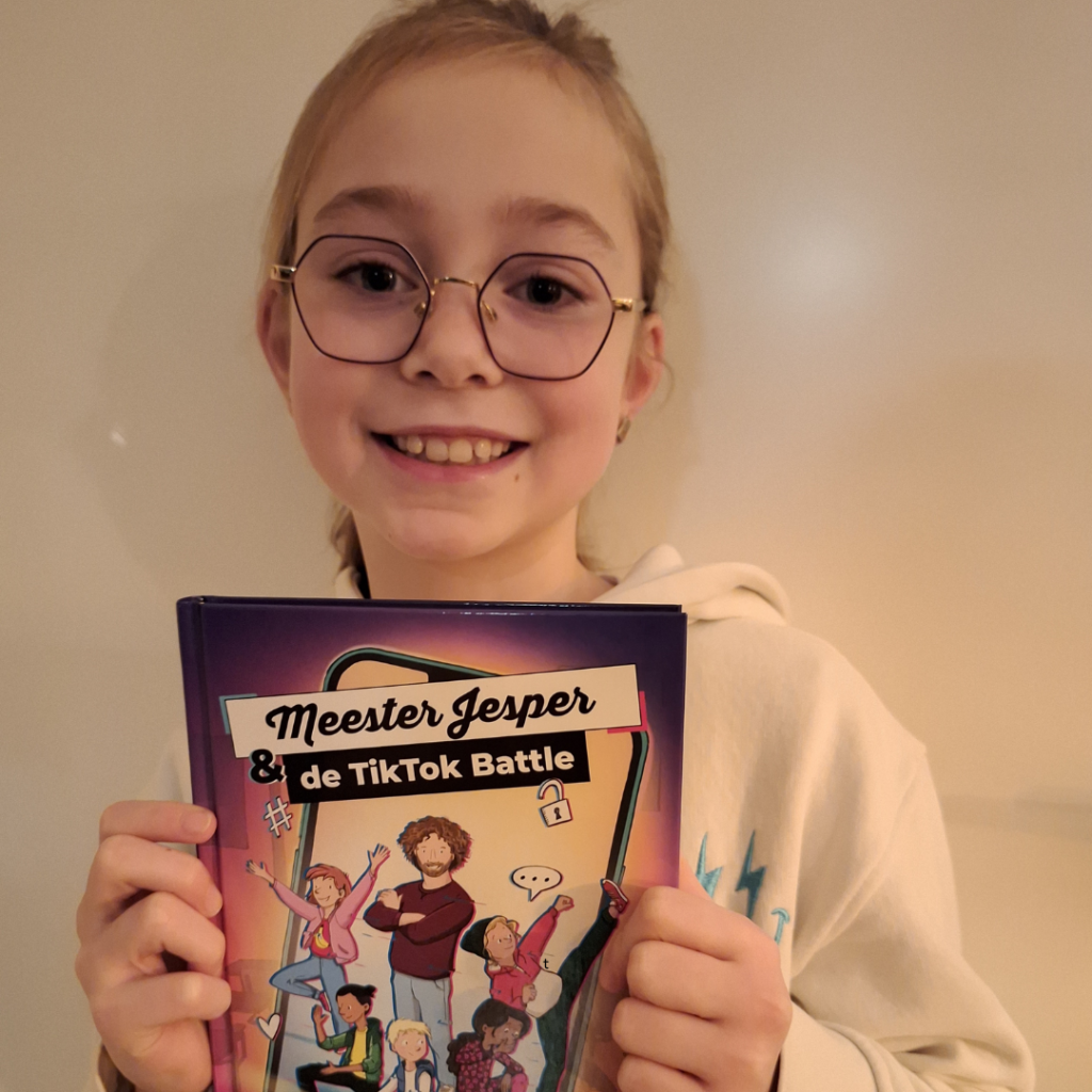 Kinderpanel leest 'Meester Jesper en de TikTok battle' - kinderboeken.nl